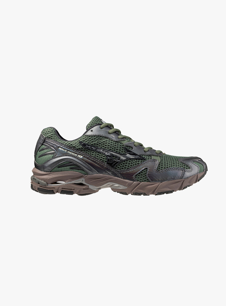 Wave Rider 10 Y2K Pack Agave Green, Black Sand & Metallic Grey by Mizuno | Couverture & The ...